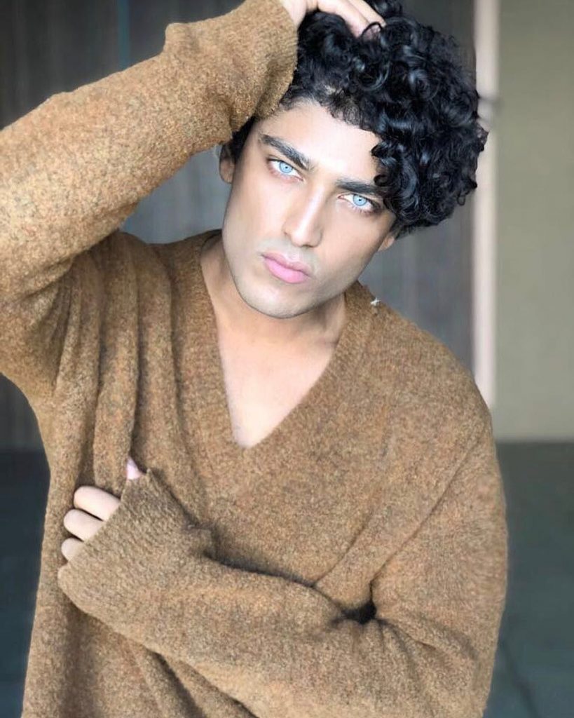 Akash Kumar biografia: chi è, età, altezza, peso, figli, moglie ...