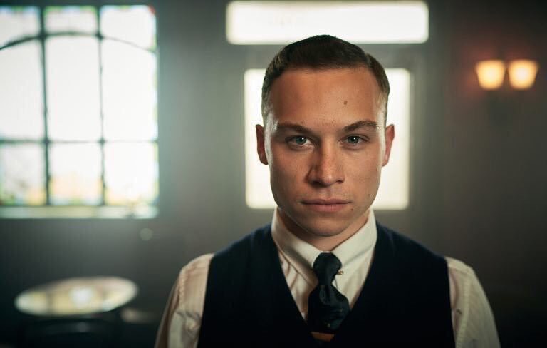 Finn Cole biografia: chi è, età, altezza, peso, figli, moglie ...