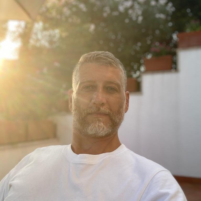 Alessandro Giuli biografia: chi è, età, altezza, peso, figli, moglie ...