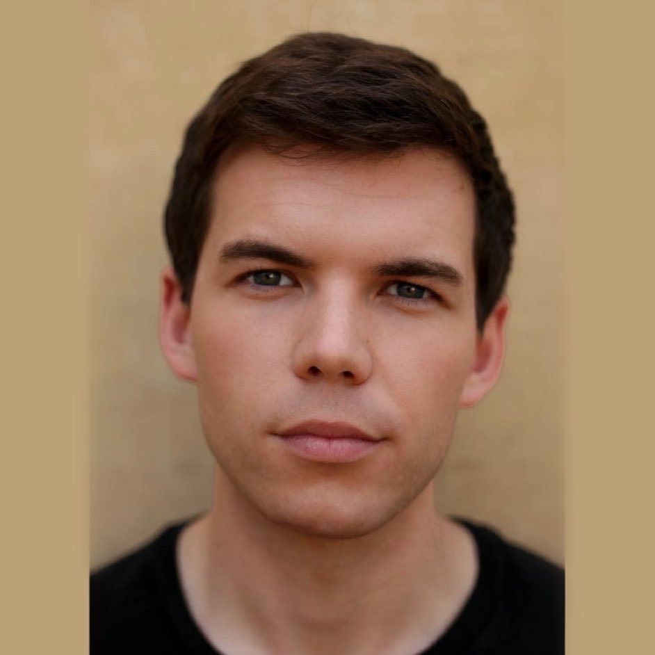 Luke Newton biografia: chi è, età, altezza, peso, fidanzata, Instagram ...