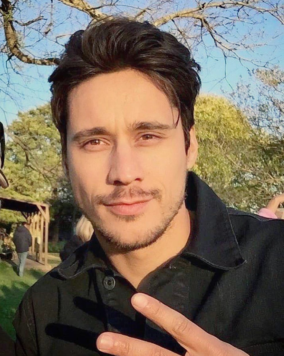 Peter Gadiot biografia: chi è, età, altezza, peso, figli, moglie ...