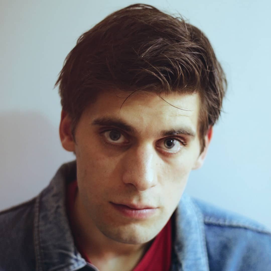 Angelo Spagnoletti biografia: chi è, età, altezza, peso, fidanzata ...