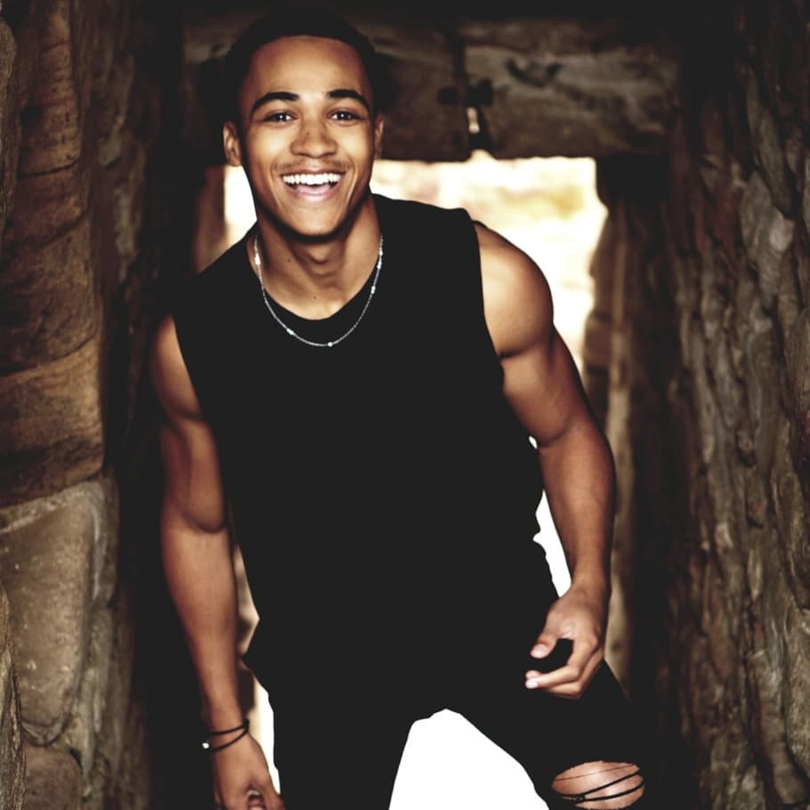 Theo Graham biografia: chi è, età, altezza, peso, fidanzata, Instagram ...