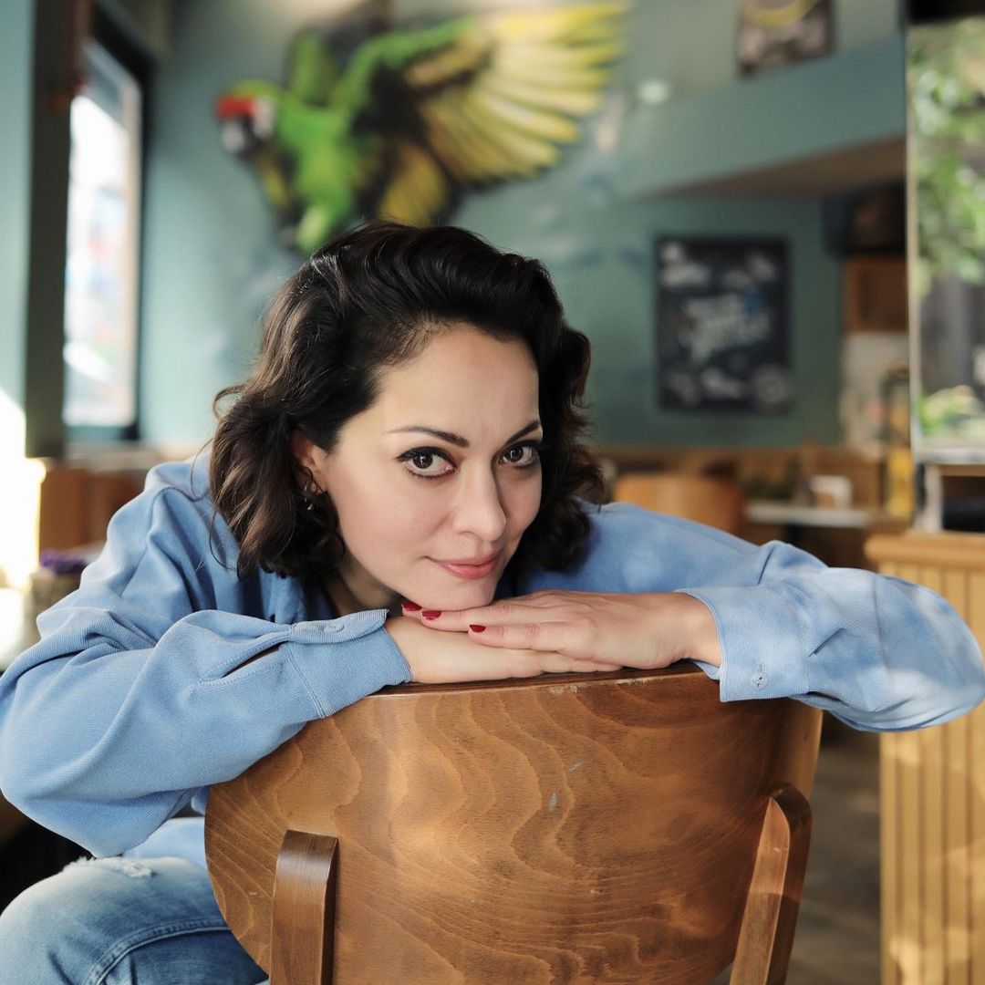 Sezin Akbaşoğulları biografia: chi è, età, altezza, peso, figli, marito ...