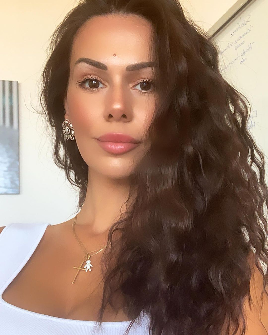 Erjona Sulejmani biografia: chi è, età, altezza, peso, tatuaggi, figli ...