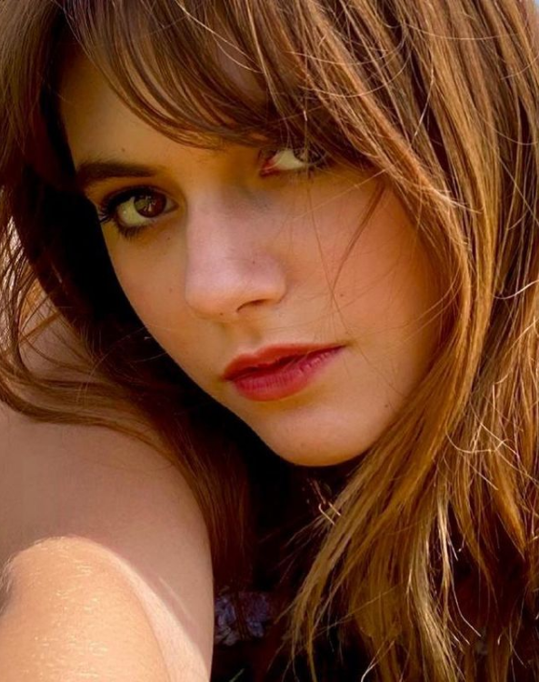 Emilia Jones biografia: chi è, età, altezza, peso, figli, marito ...