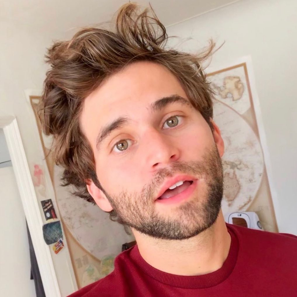 Jake Borelli biografia: chi è, età, altezza, peso, tatuaggi, compagno ...