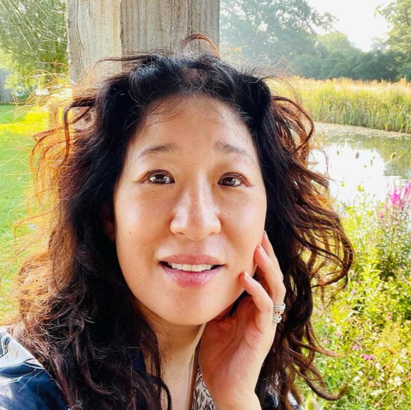 Sandra Oh biografia: chi è, età, altezza, peso, figli, marito ...