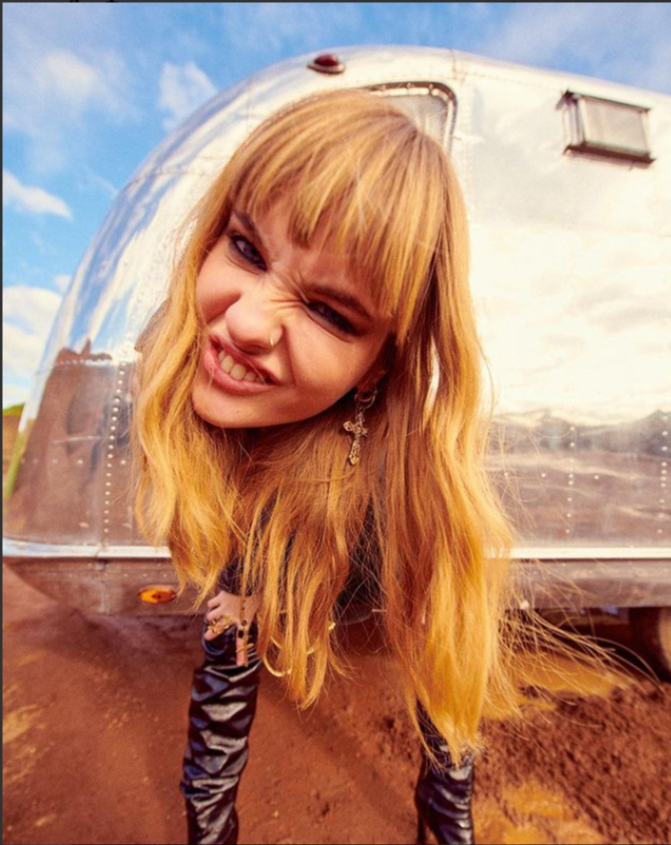 Victoria De Angelis biografia: chi è, età, altezza, peso, tatuaggi ...