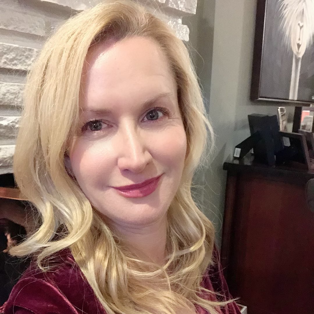 Angela Kinsey biografia: chi è, età, altezza, peso, figli, marito ...