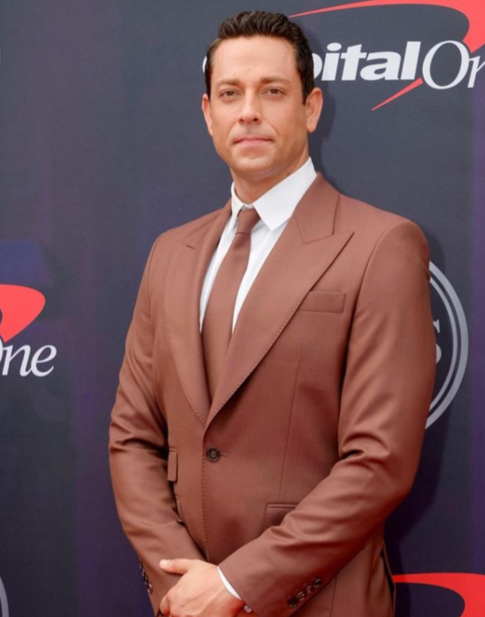 Zachary Levi biografia: chi è, età, altezza, peso, figli, moglie ...