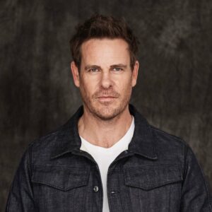Aaron Jeffery biografia: chi è, età, altezza, peso, figli, moglie ...