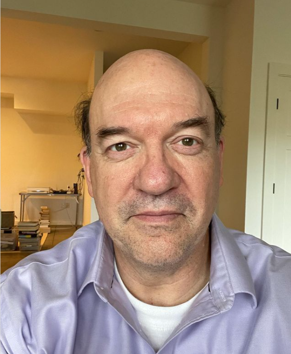 John Carroll Lynch biografia: chi è, età, altezza, peso, figli, moglie ...