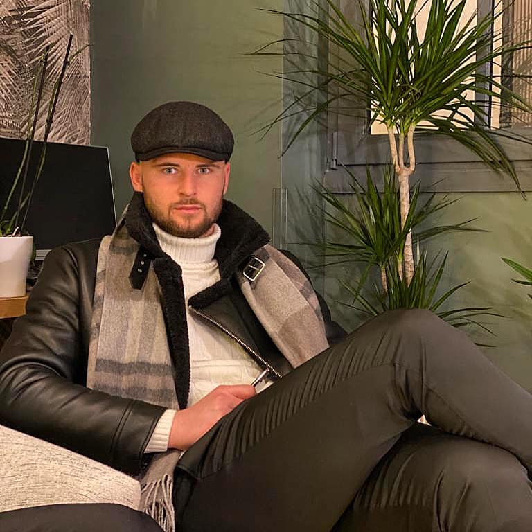 Nikita Contini biografia: chi è, età, altezza, peso, tatuaggi, figli ...