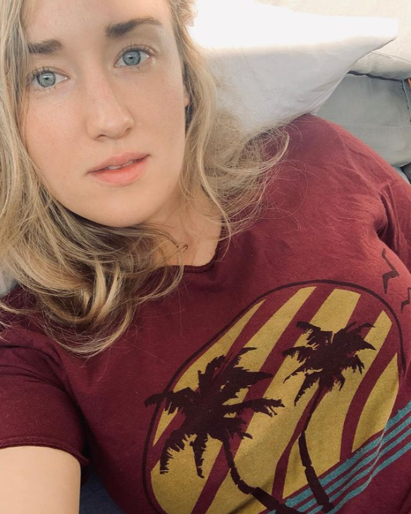 Ashley Johnson biografia: chi è, età, altezza, peso, carriera, figli ...