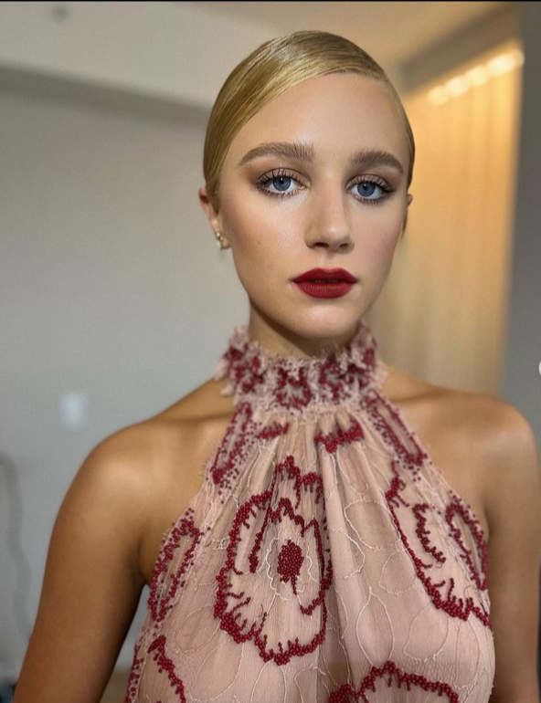 Julia Schlaepfer biografia: chi è, età, altezza, peso, fidanzato ...