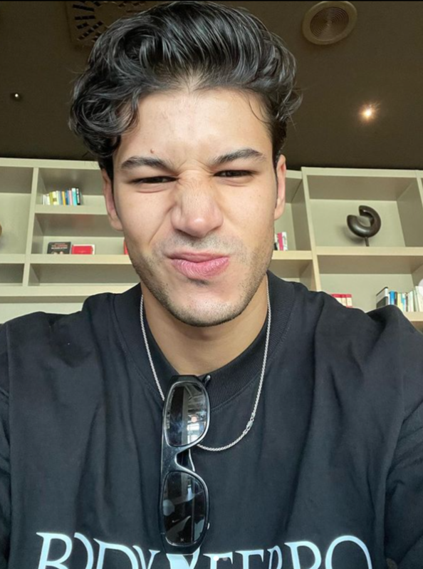 Adil Koukouh biografia: chi è, età, altezza, peso, fidanzata, carriera ...