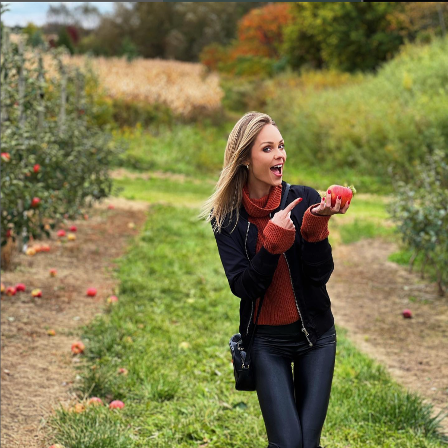 Laura Vandervoort biografia: chi è, età, altezza, peso, figli, marito ...