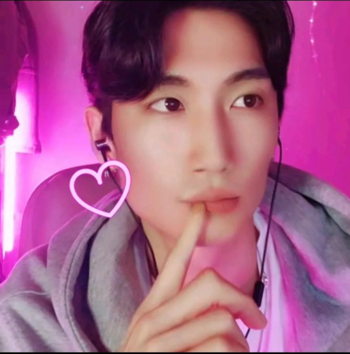 Jun di TikTok biografia: chi è, età, altezza, peso, che lavoro fa ...