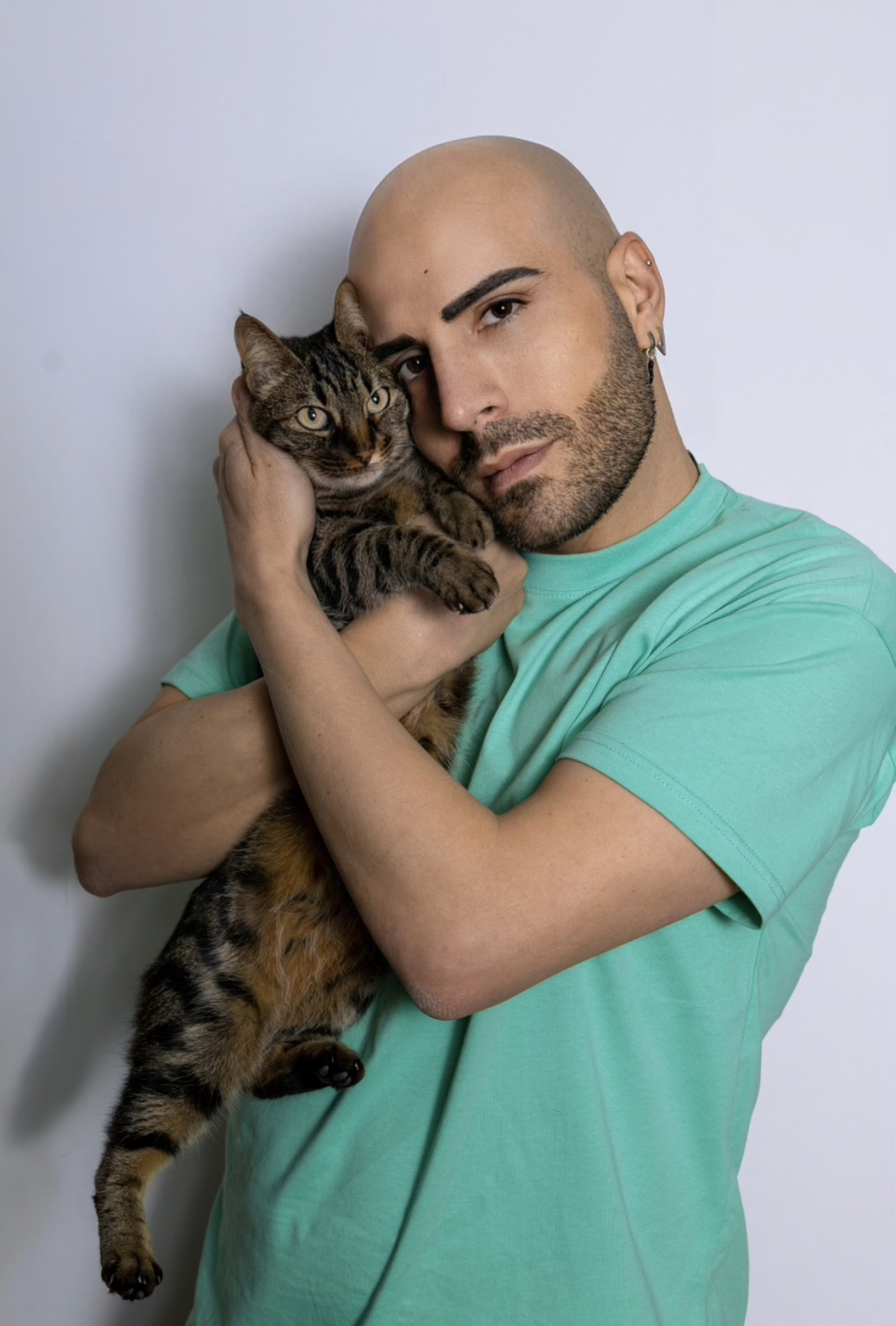 Simone Di Matteo, giornalista e scrittore, è il volto delle campagne di ...