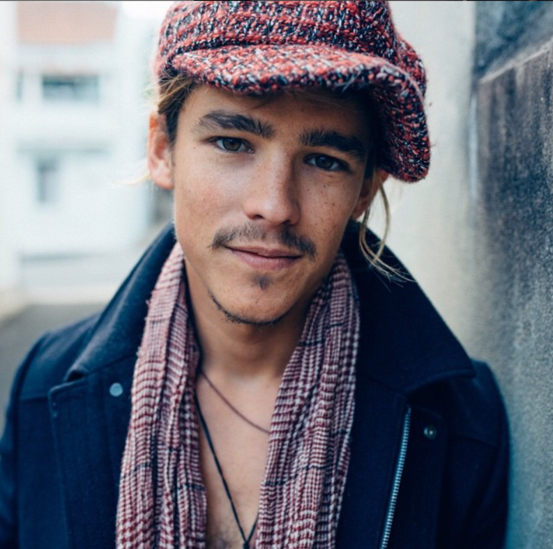 Brenton Thwaites biografia: chi è, età, altezza, peso, figli, moglie ...