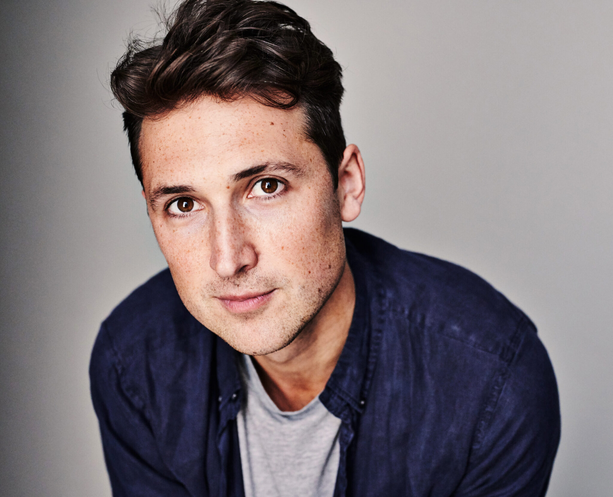 Ben Lloyd-Hughes biografia: chi è, età, altezza, peso, figli, moglie ...