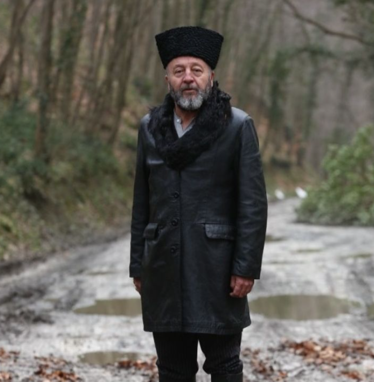 Hakan Salınmış biografia: chi è, età, altezza, peso, figli, moglie ...