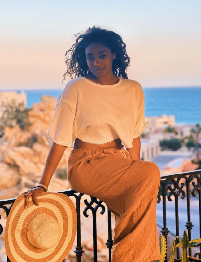 Simone Joy Jones biografia: chi è, età, altezza, peso, fidanzato ...