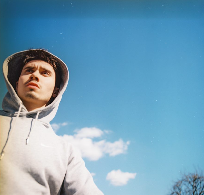 Harris Dickinson biografia: chi è, età, altezza, peso, figli, moglie ...